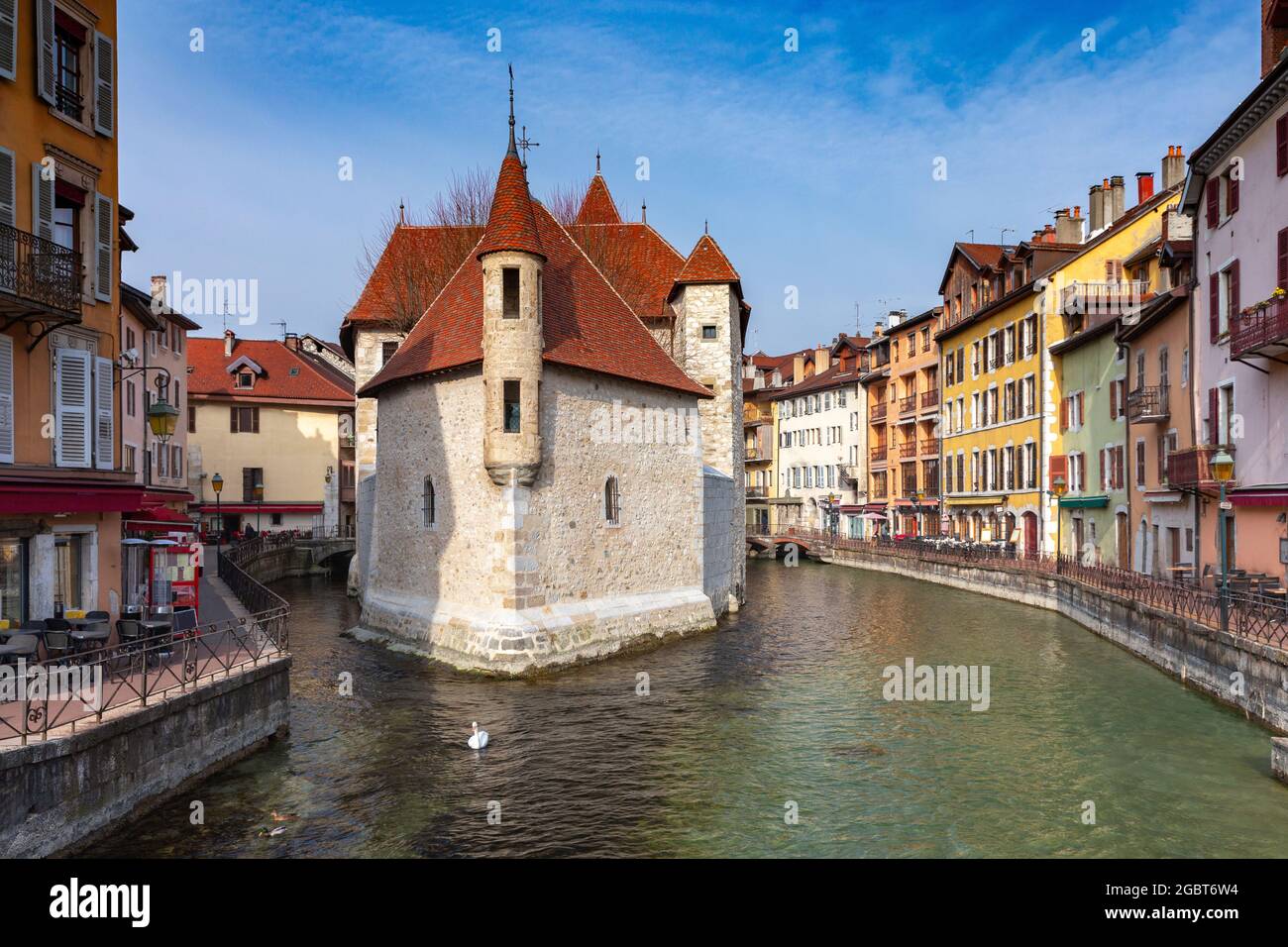 Canal and facades of medieval houses in the old city at sunrise. Annecy ...