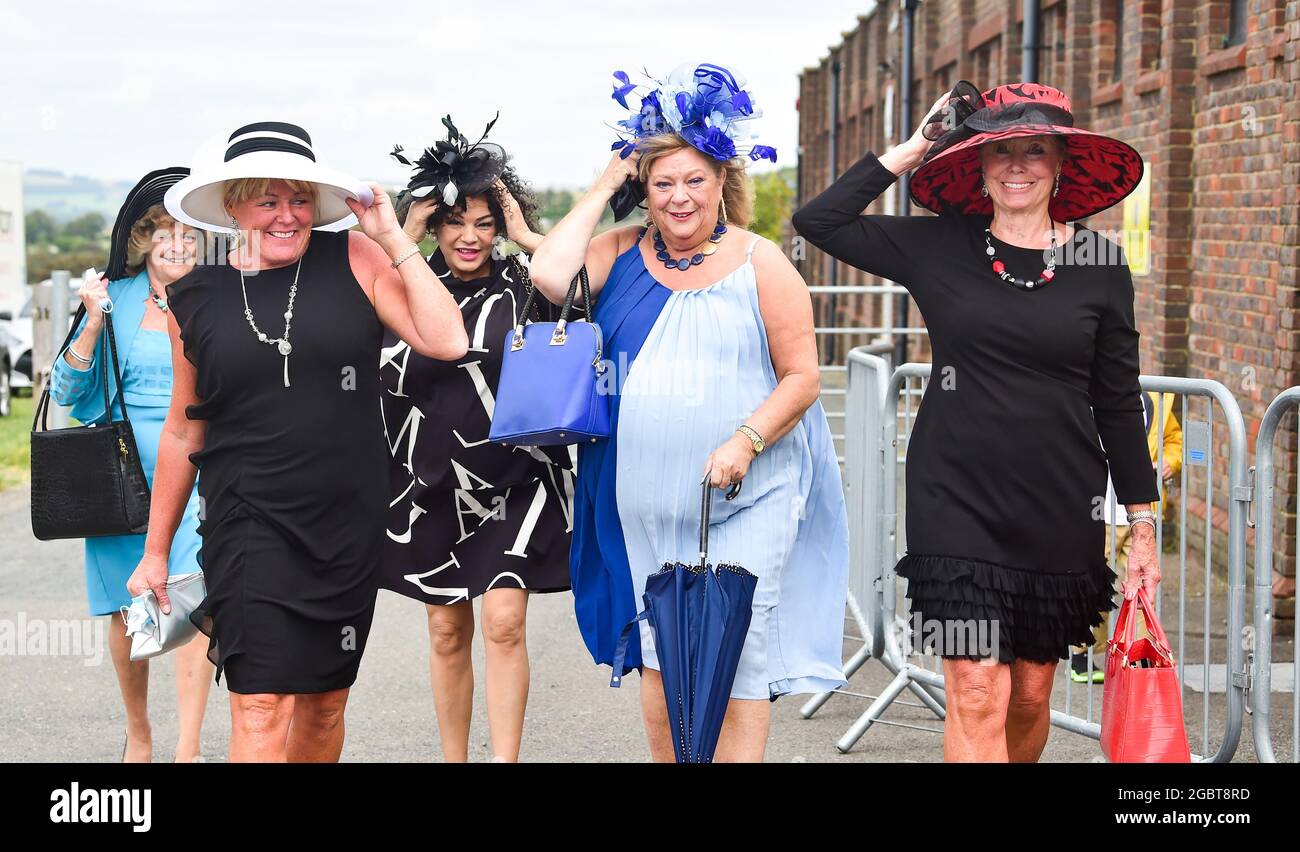 Brighton races women hi-res stock photography and images - Alamy