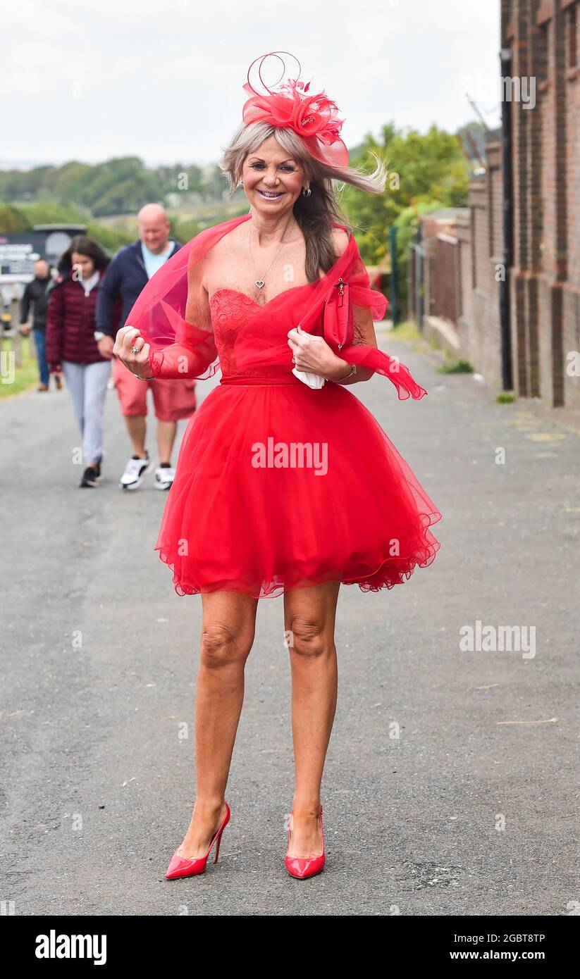 Brighton races ladies hi-res stock photography and images - Alamy