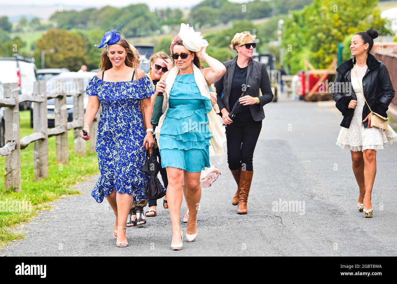 Brighton races fashion hi-res stock photography and images - Alamy
