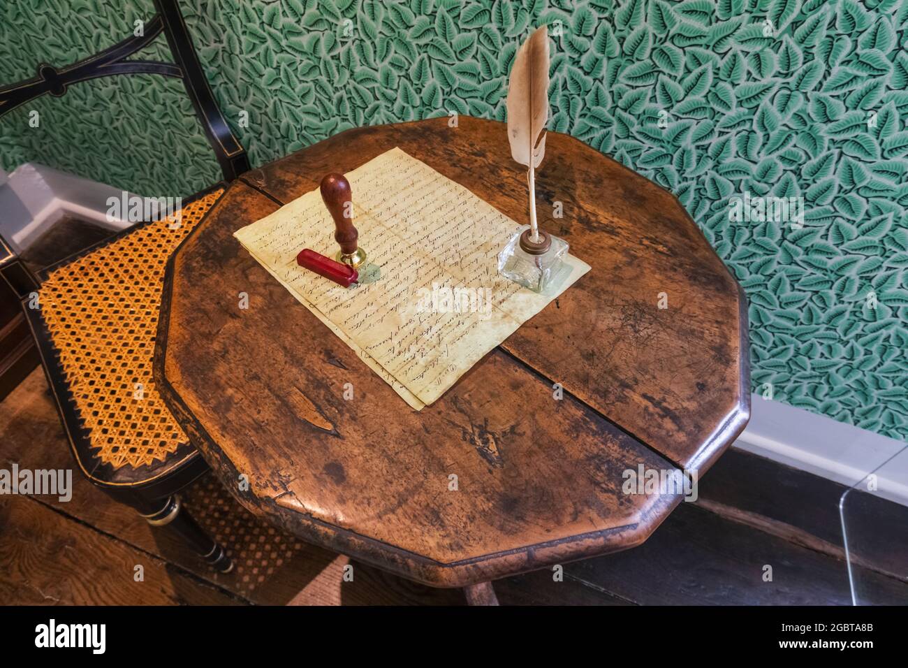 Jane austen's writing table hi-res stock photography and images - Alamy