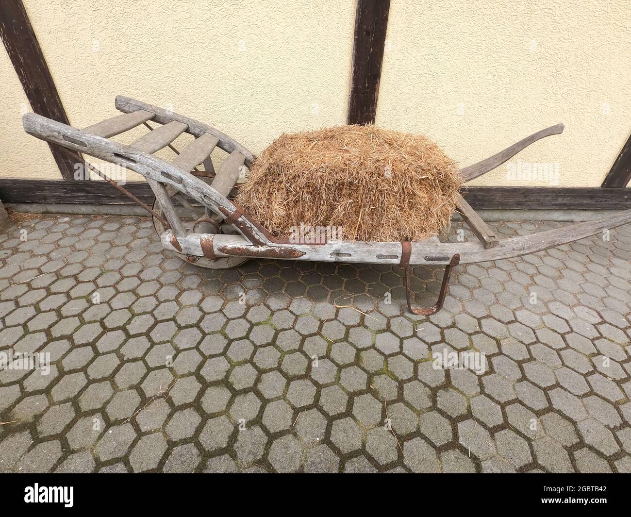 Bunch of straw on a wooden cart Stock Photo - Alamy