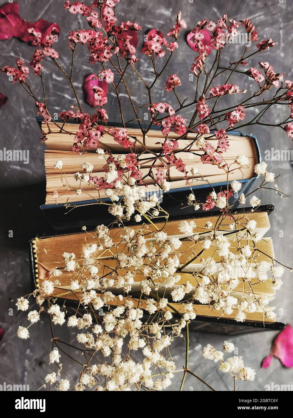 Books and flowers Stock Photo - Alamy