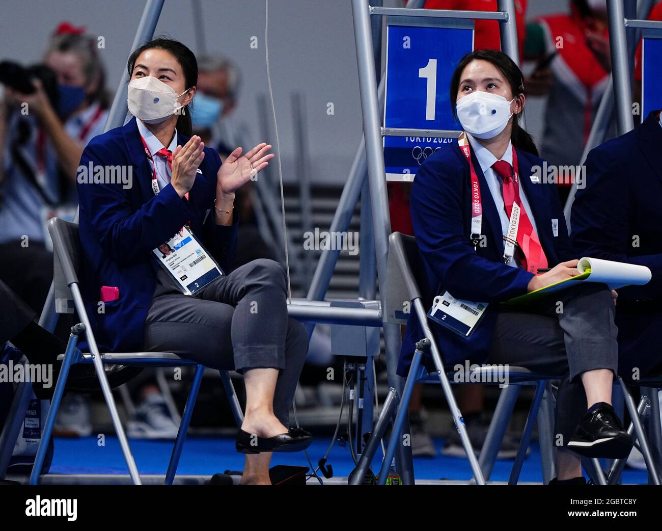 (210805) -- TOKYO, Aug. 5, 2021 (Xinhua) -- Technical Officials Guo ...