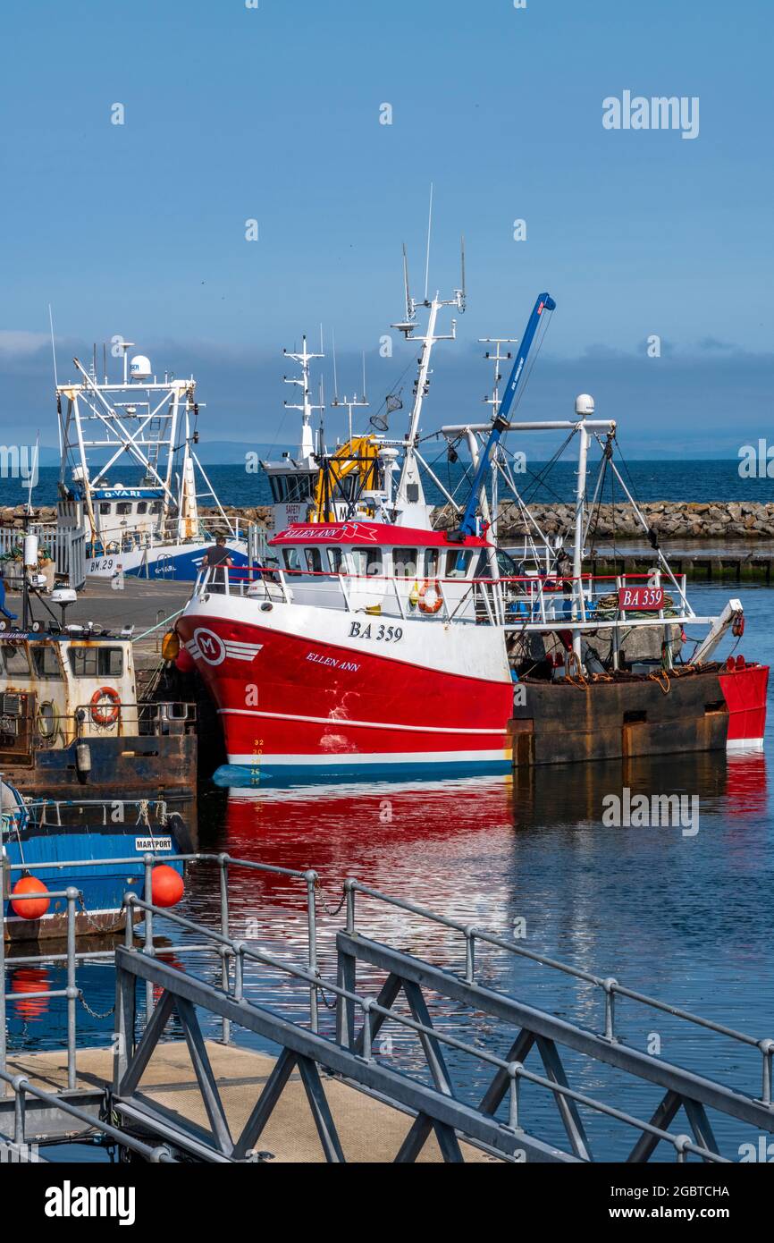 fishing trawlers in harbour, girvan harbour in ayrshire scotland ...