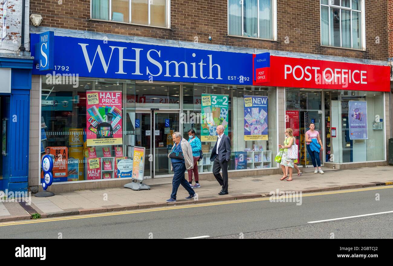 Whsmith sign hi-res stock photography and images - Alamy