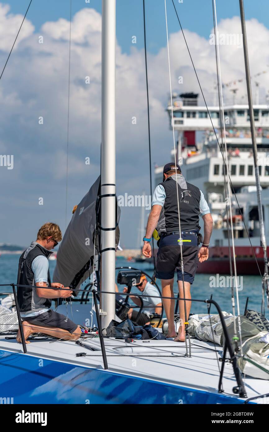 Yacht crew working hi-res stock photography and images - Alamy