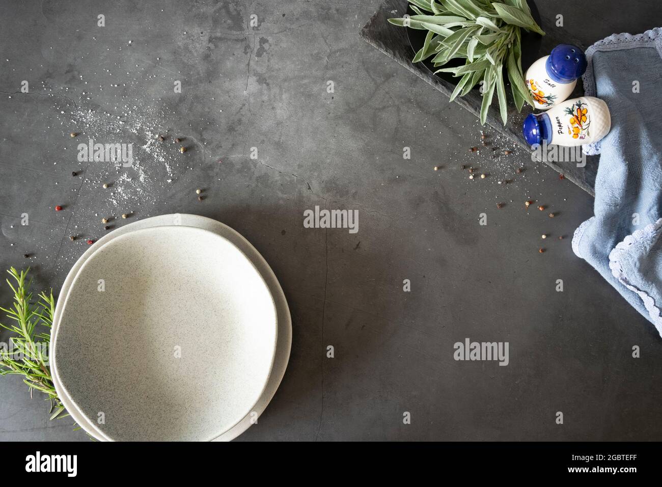 Dark food background with empty cement plate and spices Stock Photo - Alamy