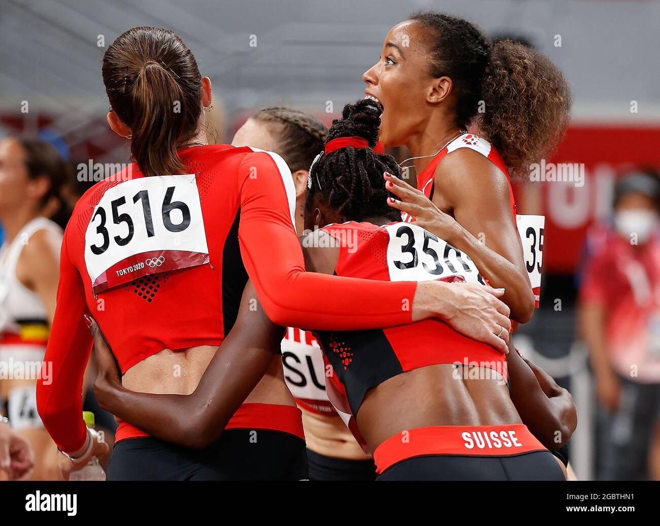 (210805) -- TOKYO, Aug. 5, 2021 (Xinhua) -- Team members of Switzerland ...