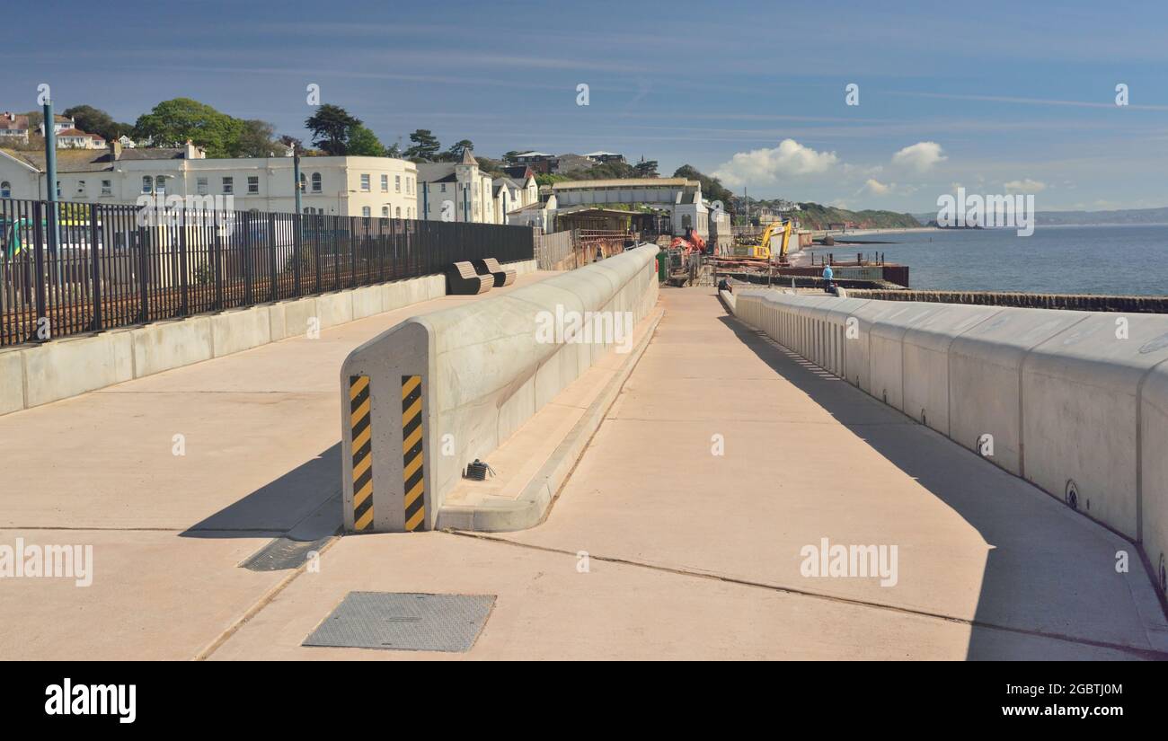 Recurve sea wall hi-res stock photography and images - Alamy