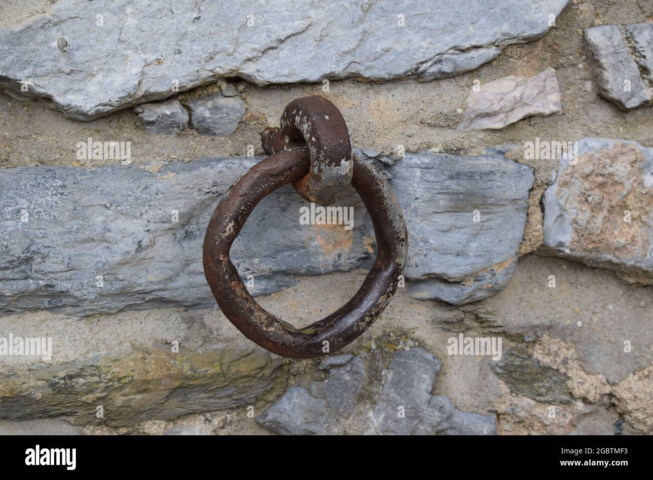 rusty iron ring Stock Photo - Alamy
