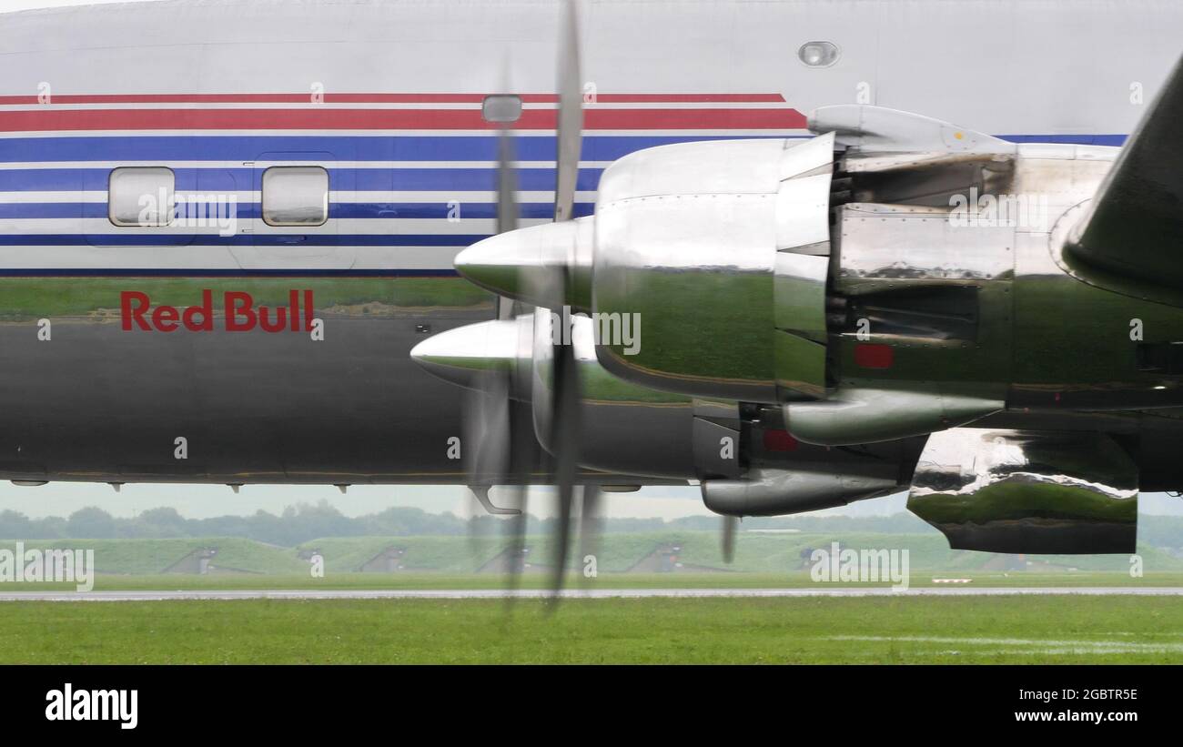 Douglas dc 6b airliner hi-res stock photography and images - Alamy