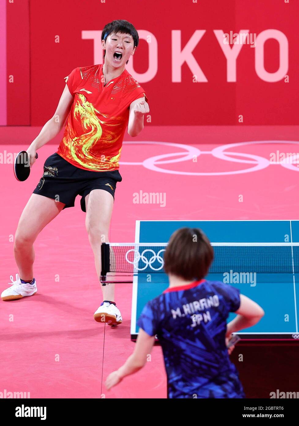 Tokyo, Japan. 5th Aug, 2021. Wang Manyu (L) of China celebrates during ...