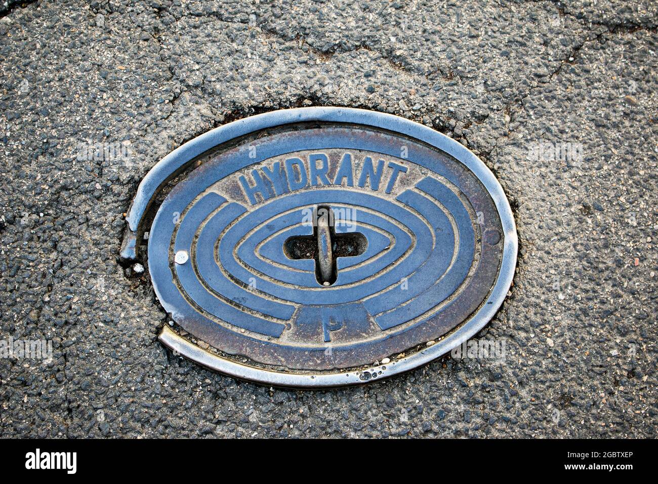 Fire hydrant lid hi-res stock photography and images - Alamy