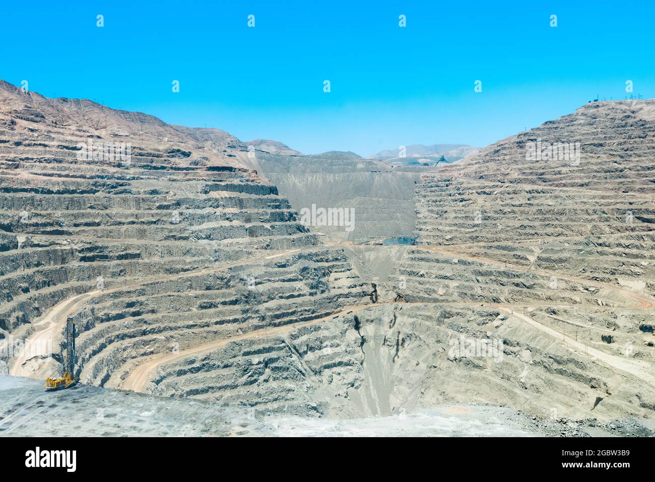 View from above of the pit of an open-pit copper mine in Chile Stock Photo - Alamy