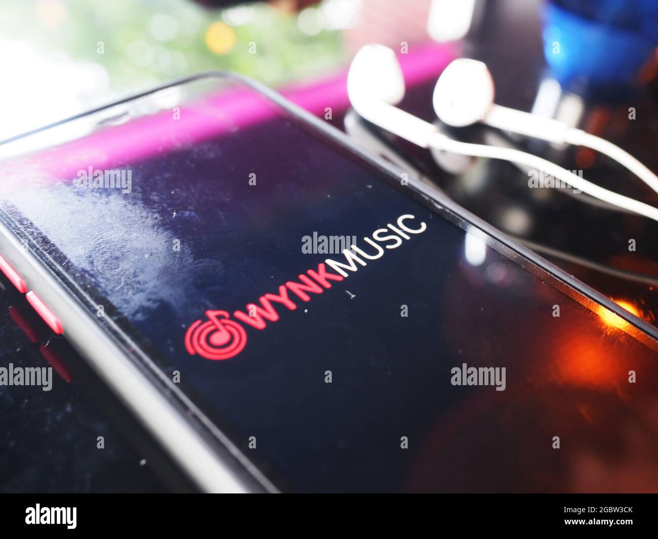 KOLKATA, INDIA - Aug 05, 2021: Wynk Music mobile app icon on phone ...