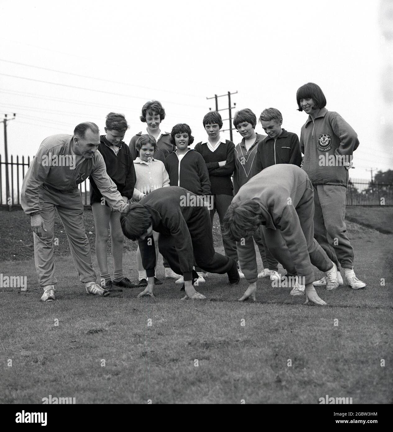 Girls group 1960s hi-res stock photography and images - Alamy