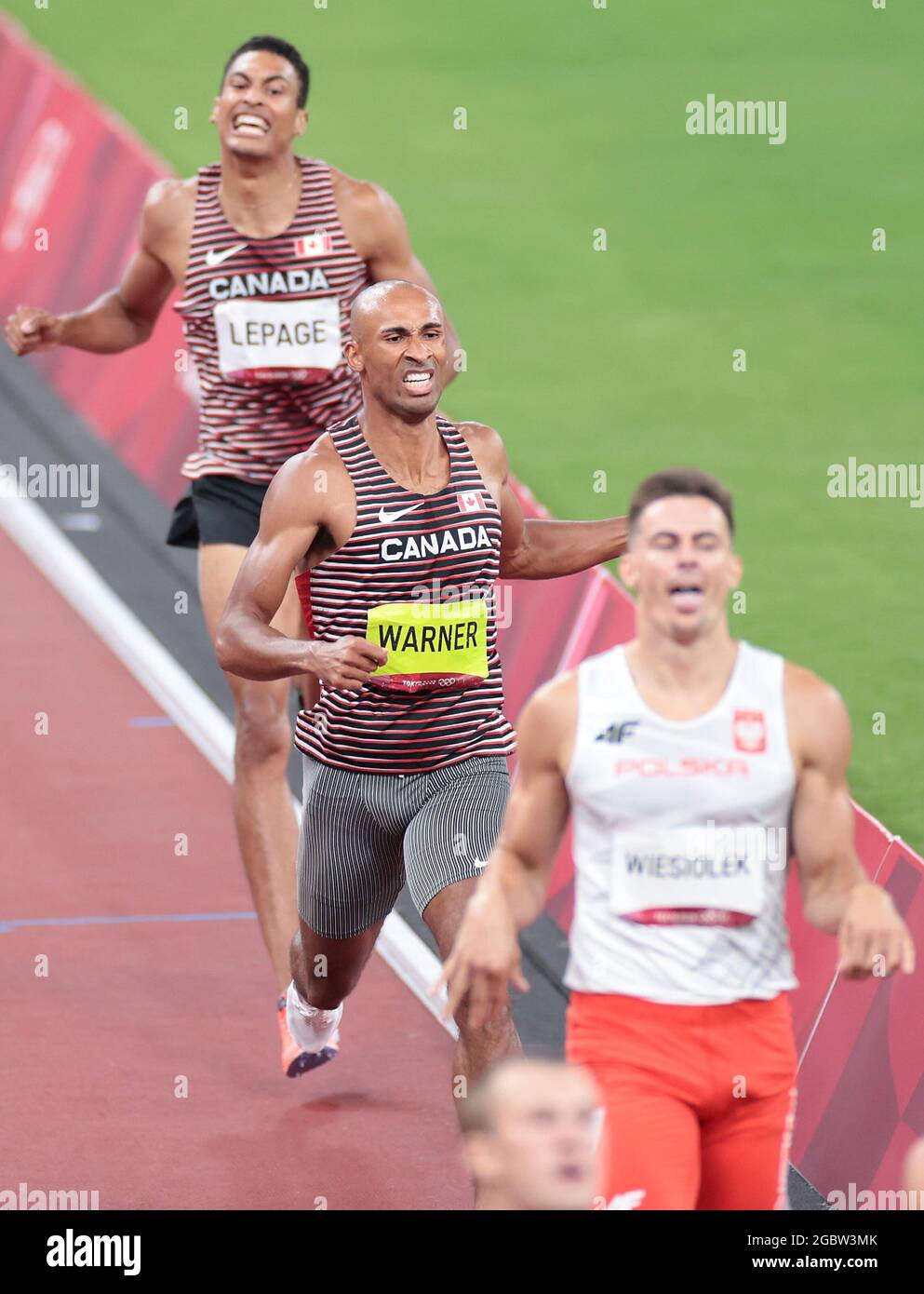 Tokyo, Japan. 5th Aug, 2021. Damian Warner (C) of Canada competes ...