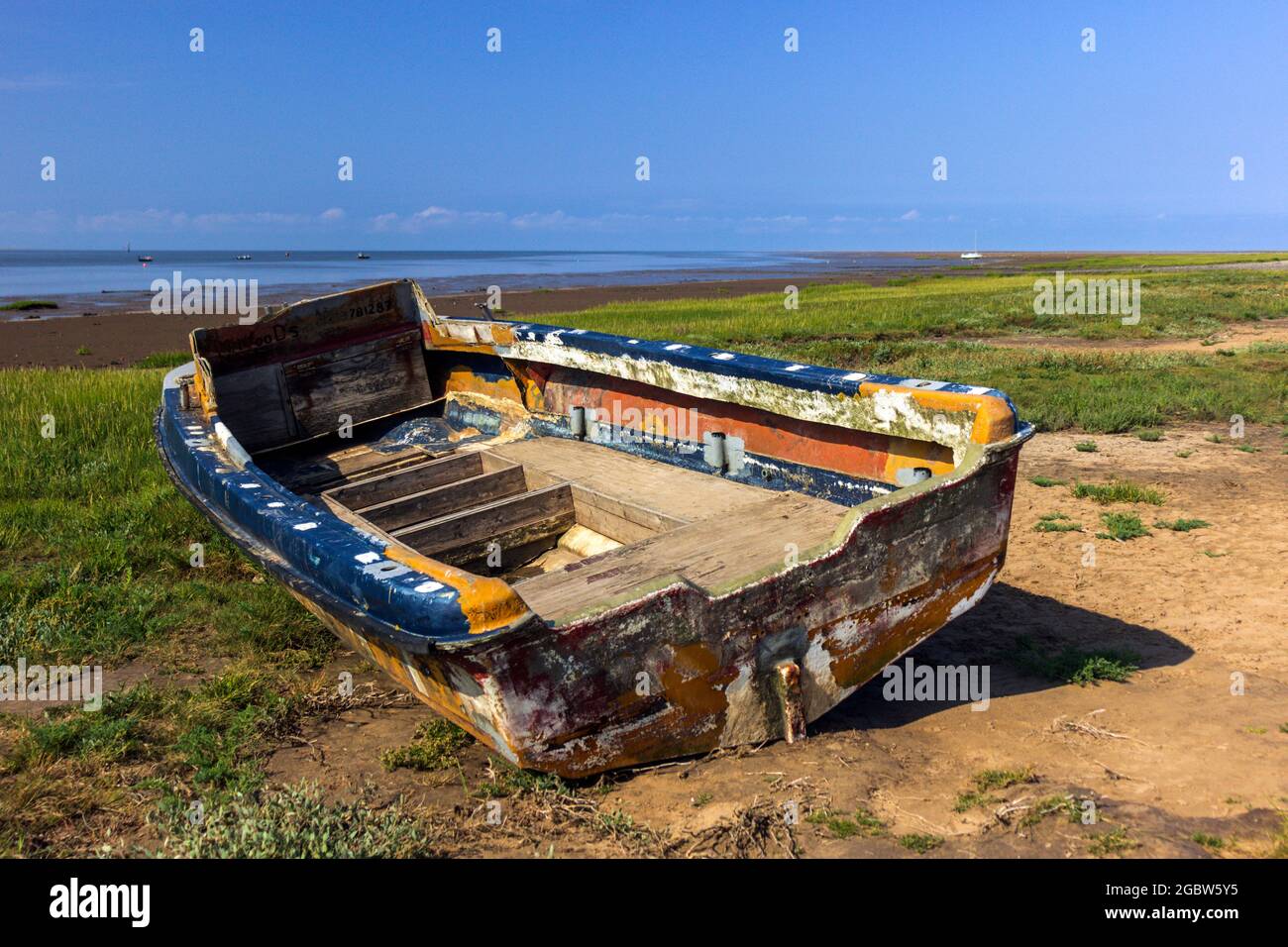 Small boat on the seafront at Lytham, Lancashire Stock Photo - Alamy