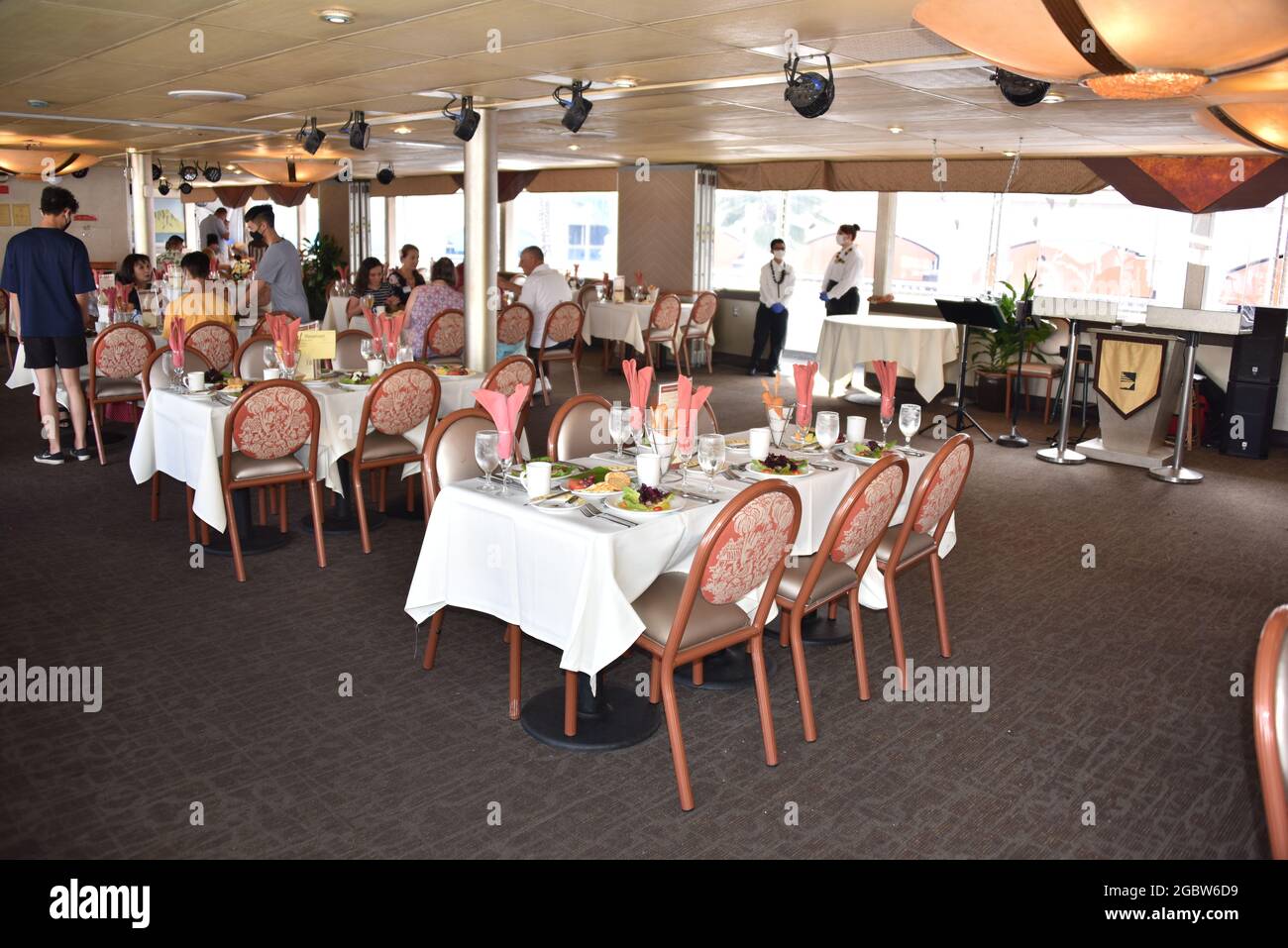 Star of honolulu dinner cruise hi-res stock photography and images - Alamy