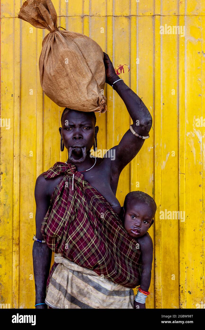 Mursi tribe in omo valley hi-res stock photography and images - Alamy