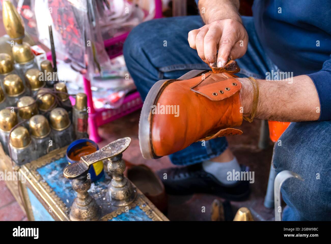 Cleaning shoes hi-res stock photography and images - Alamy