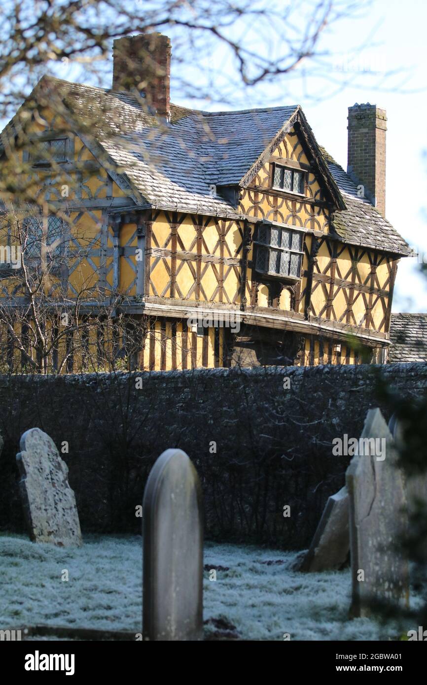 Stokesay Castle gatehouse Stock Photo - Alamy