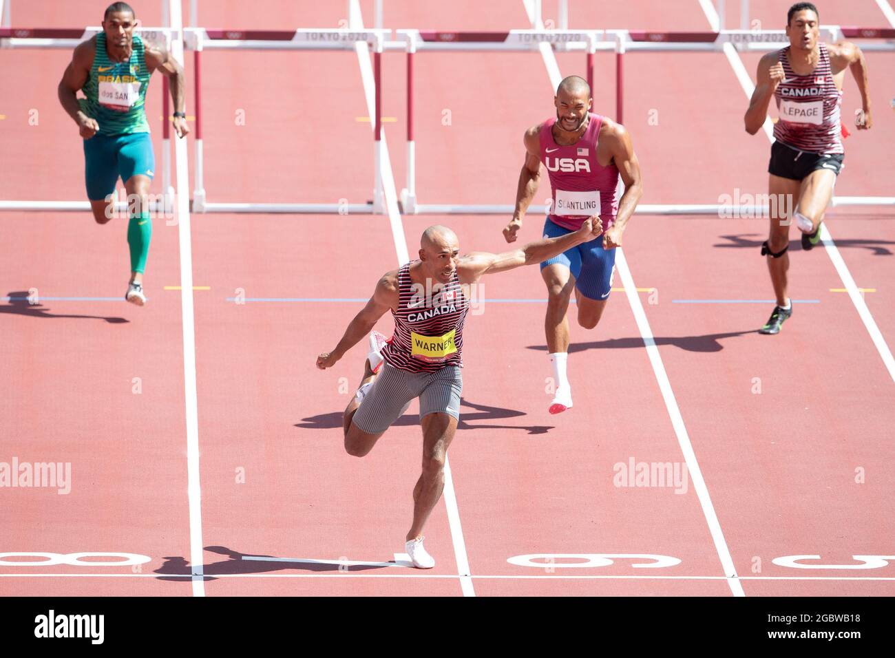 Hurdles finish hi-res stock photography and images - Alamy