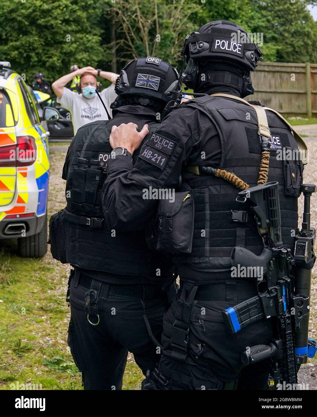 Armed thames valley police hi-res stock photography and images - Alamy