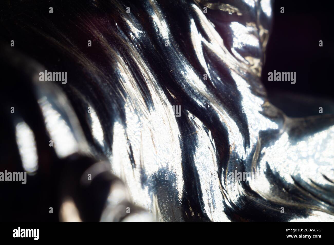 Silver dog statue hi-res stock photography and images - Alamy