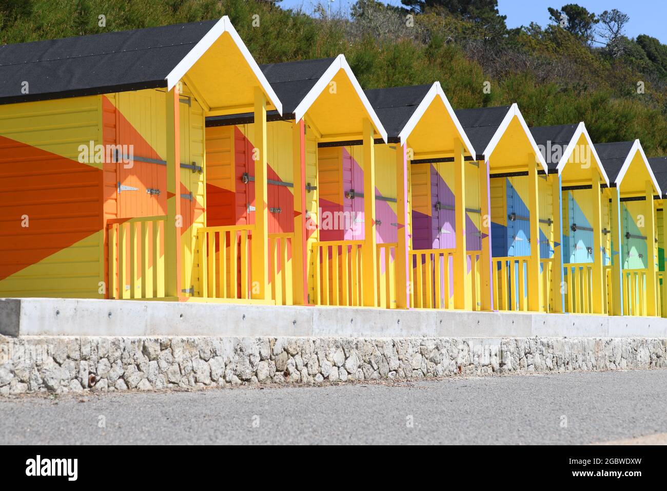 Beach huts along the beach Stock Photo - Alamy