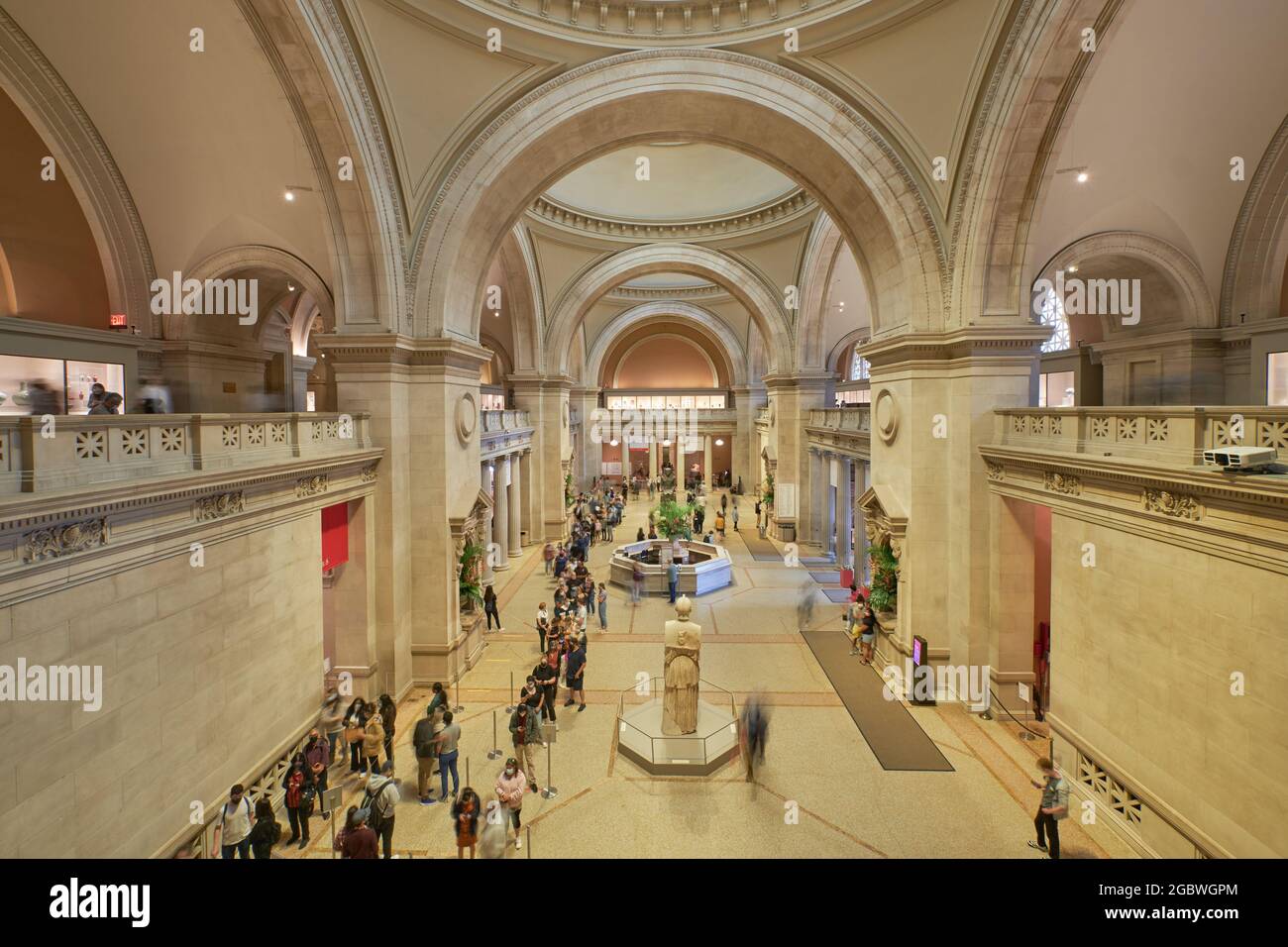 Inside the metropolitan museum of art hi-res stock photography and images - Alamy