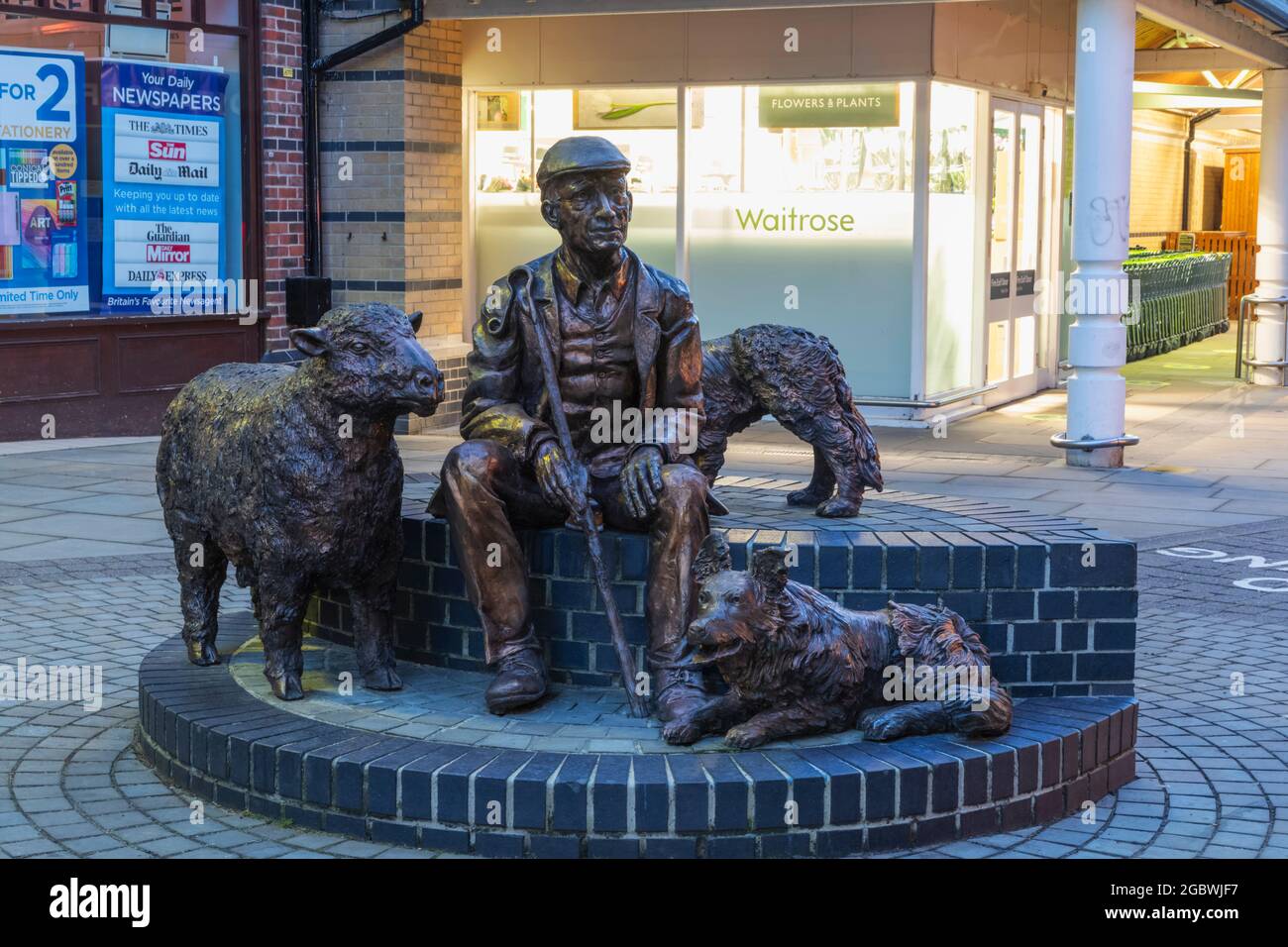 England, Hampshire, Petersfield, Rams Walk Shopping Centre, Sculpture ...