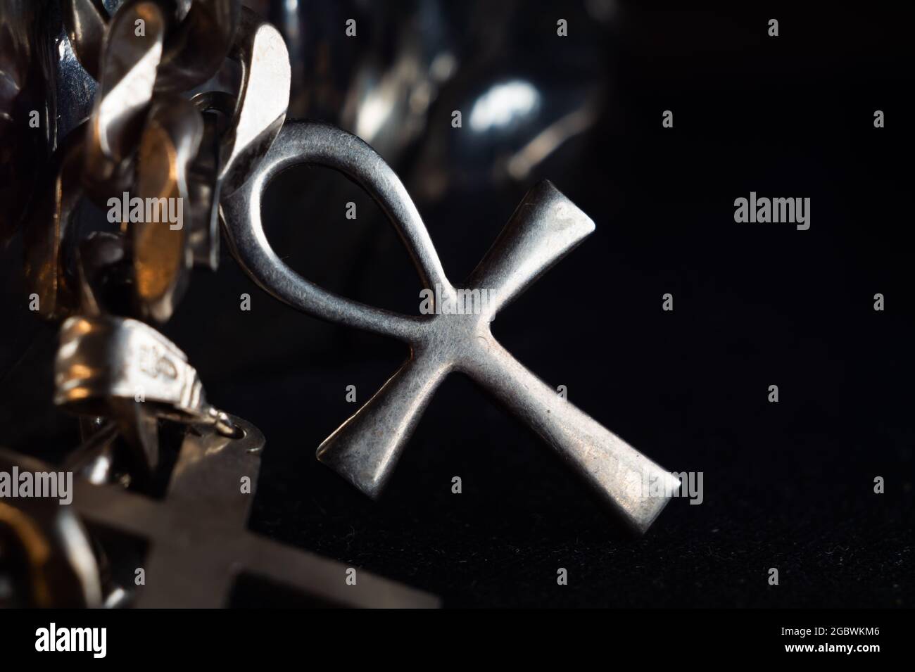 Ankh amulet hi-res stock photography and images - Alamy