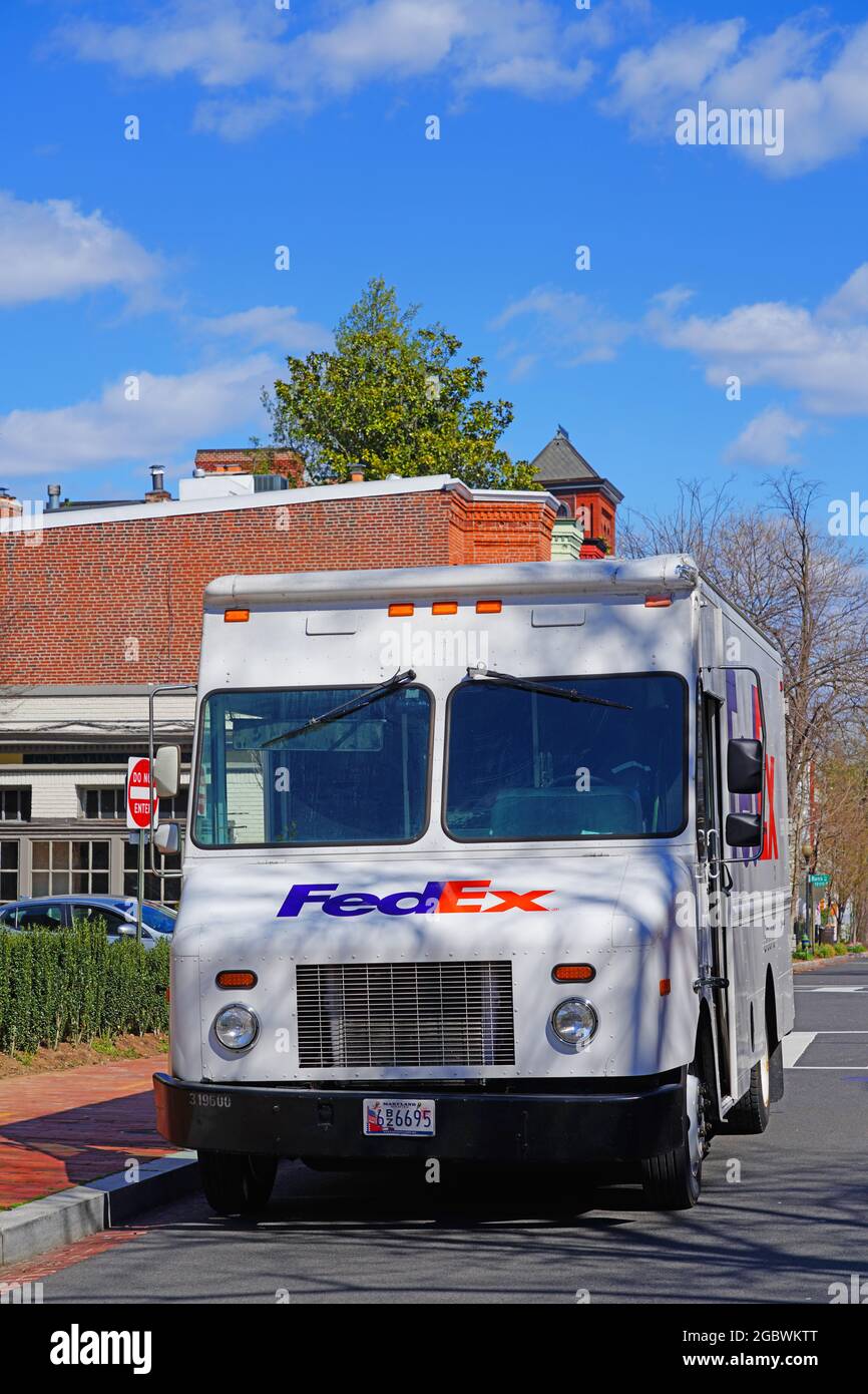Parked fedex express parcel hi-res stock photography and images - Alamy