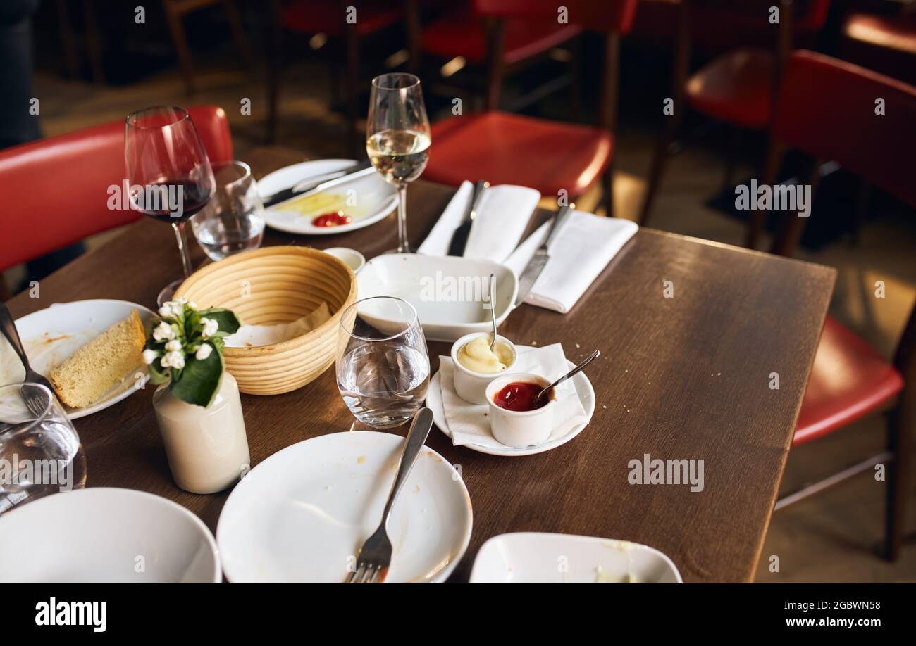 Used plates on table in restaurant after meal Stock Photo - Alamy