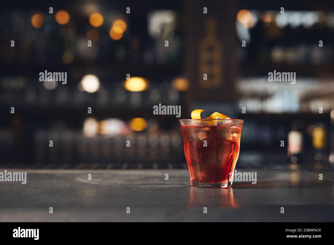 Old fashioned whiskey cocktail on bar Stock Photo - Alamy