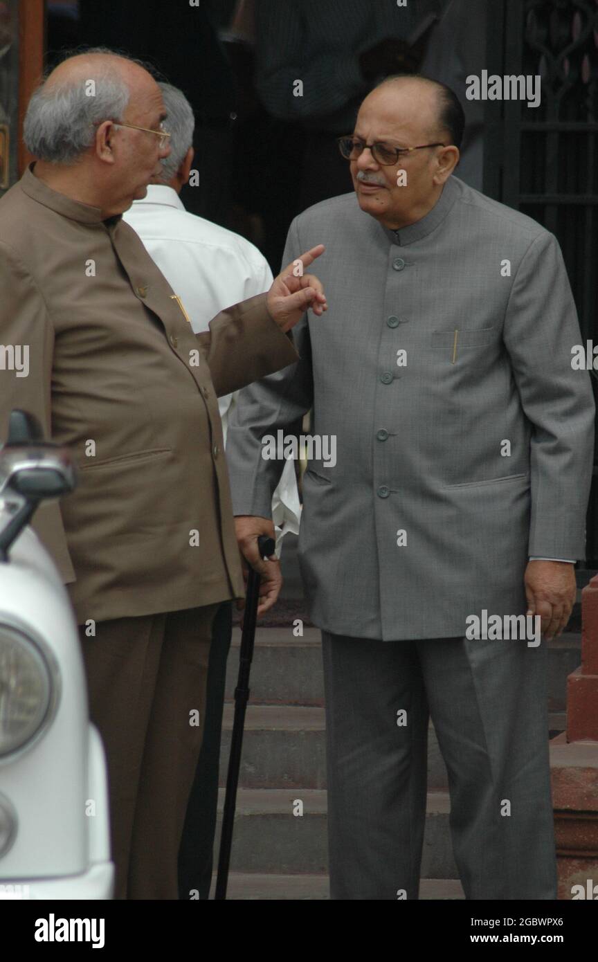 Senior Congress leaders Hansraj Bharadwaj (left) and Arjun Singh ...
