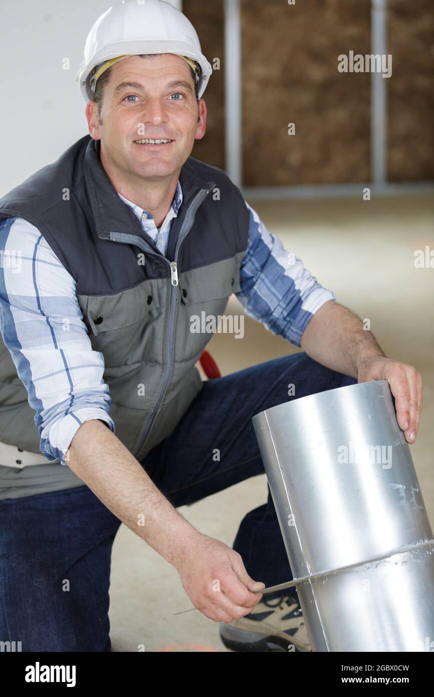 Construction workers carrying pipe hi-res stock photography and images ...