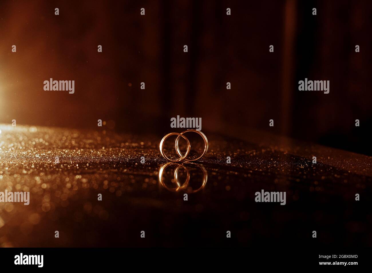 chic gold rings close-up on the table of the newlyweds Stock Photo - Alamy