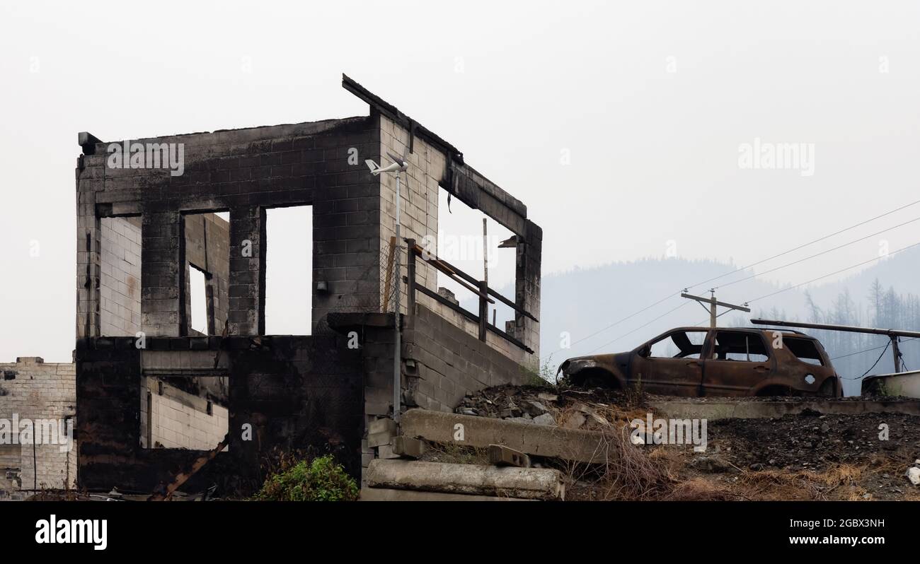 Wildfire canada houses hi-res stock photography and images - Alamy