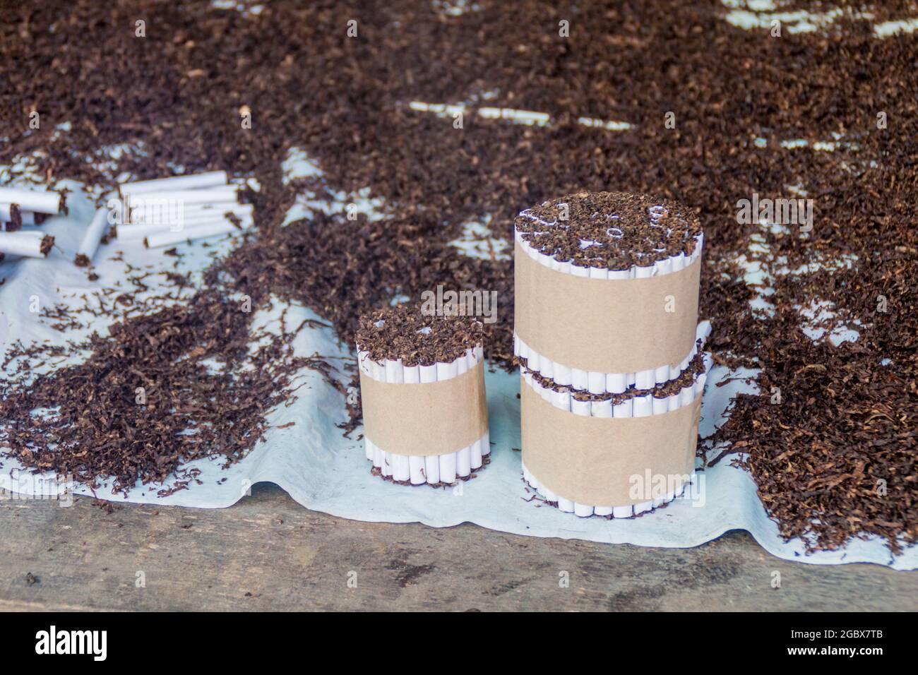 Home made cigarettes home made hi-res stock photography and images - Alamy