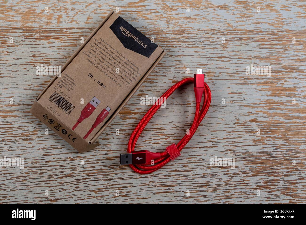 Red connectors hi-res stock photography and images - Alamy