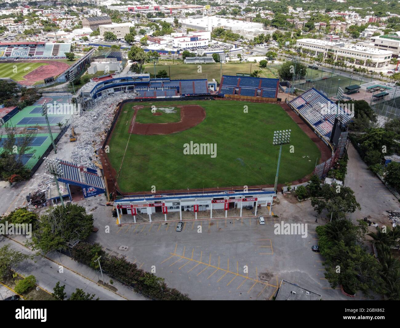 Cancun, Quintana Roo, Mexico, July 28, 2021.- Demolition of the "Beto ...