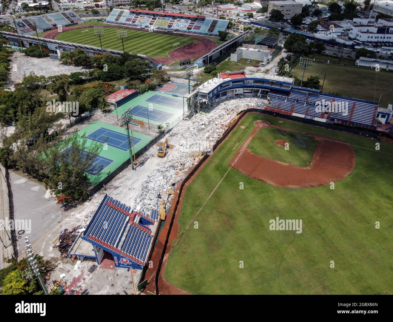 Cancun, Quintana Roo, Mexico, July 28, 2021.- Demolition of the "Beto ...