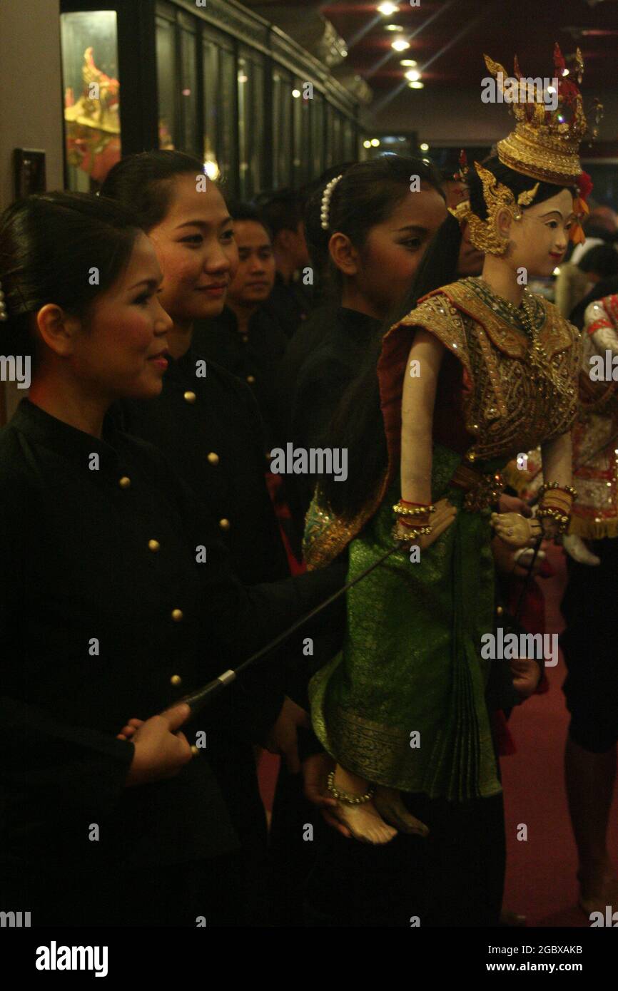 Lakhon lek puppet theatre hi-res stock photography and images - Alamy