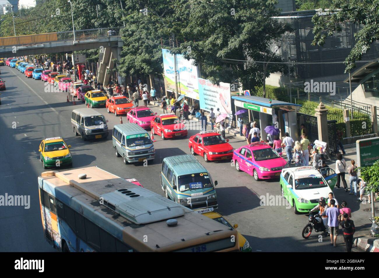 Taxis waiting outside an outdoor market in Bangkok, Thailand Stock ...