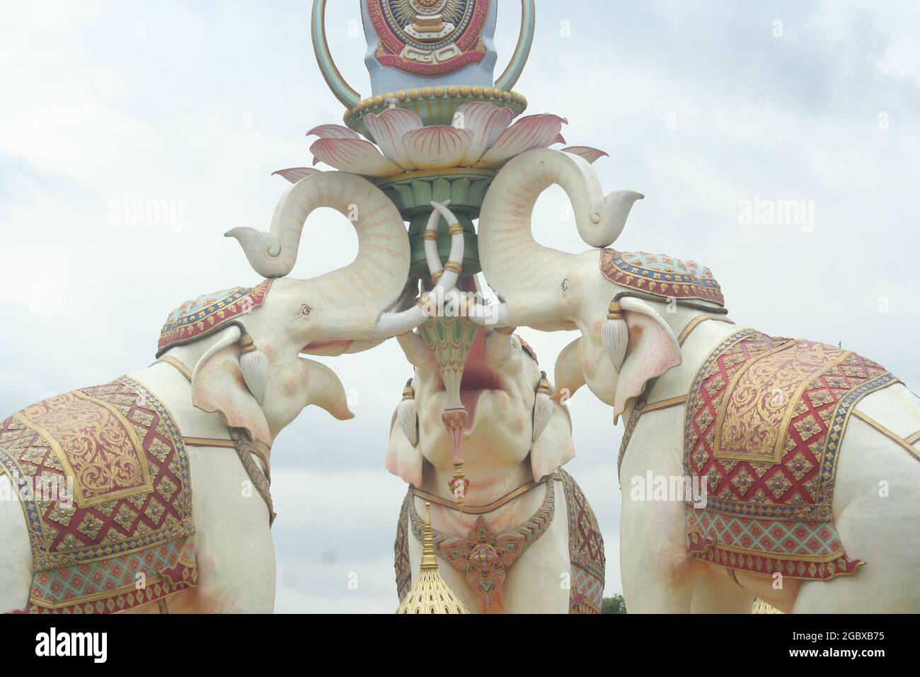 White elephant statue outside the Grand Palace, Bangkok, Thailand Stock ...
