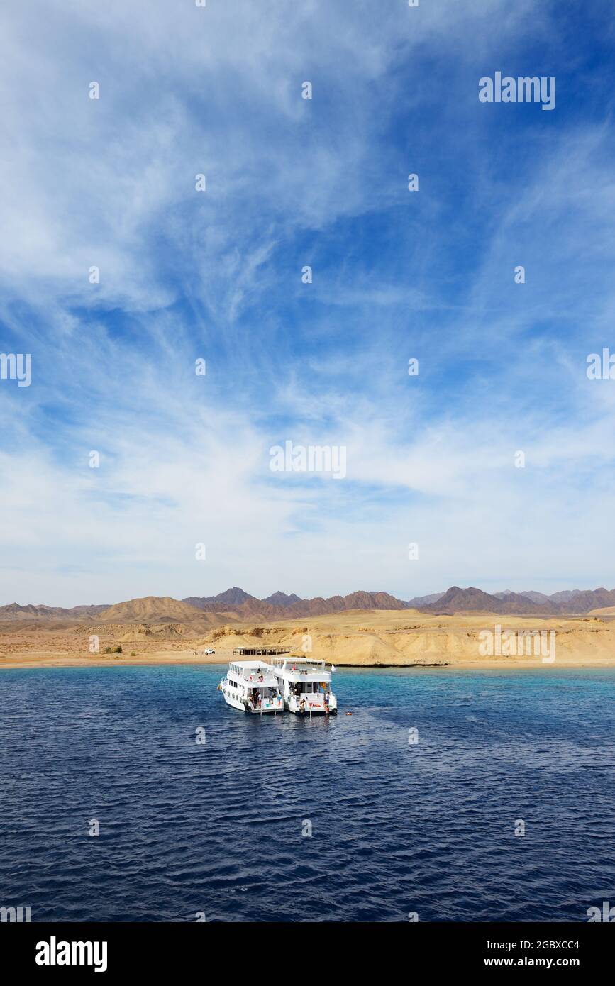 Motor yachts and snorkeling tourists in Ras Muhammad National Park ...