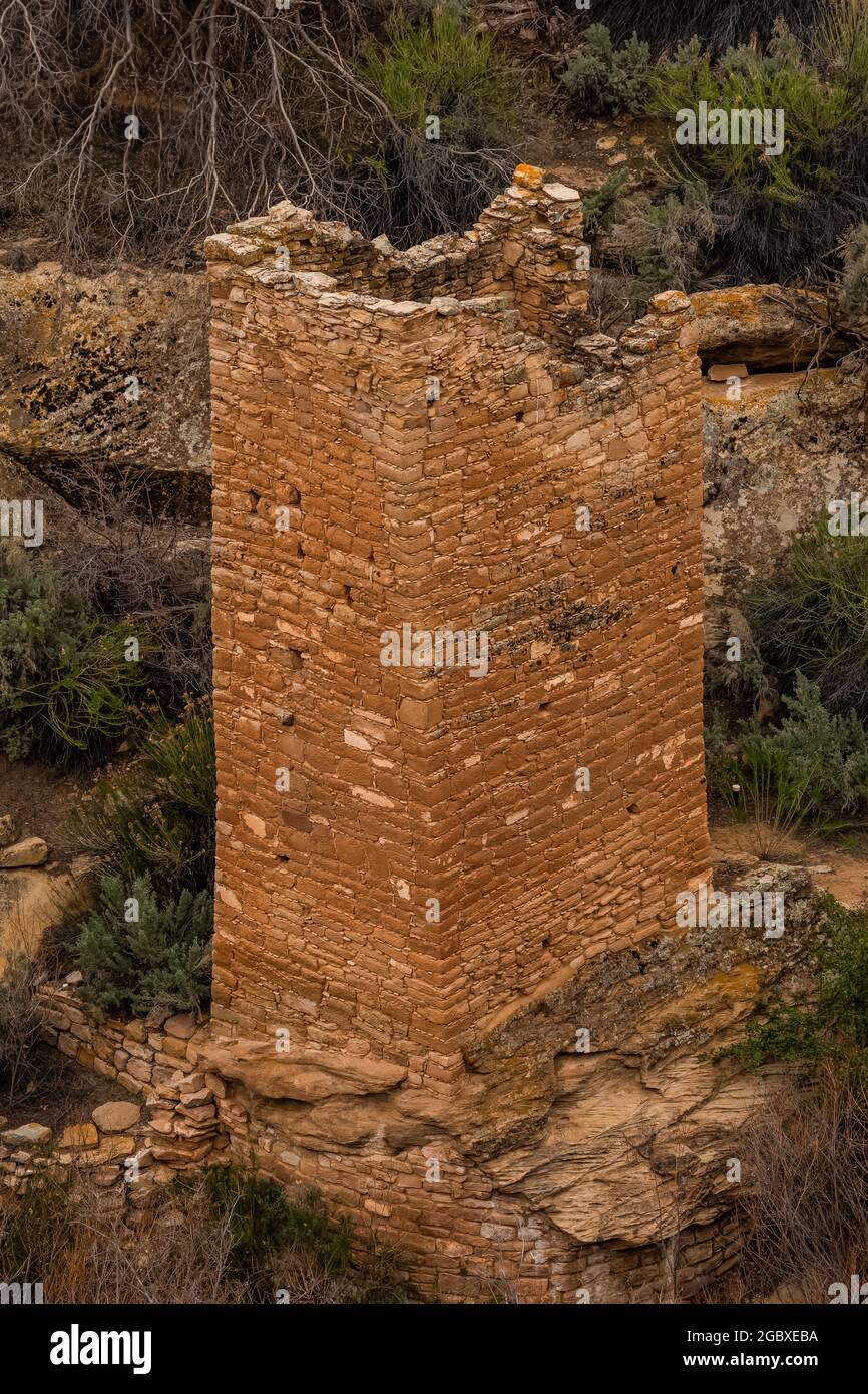 Square tower ruins hi-res stock photography and images - Alamy